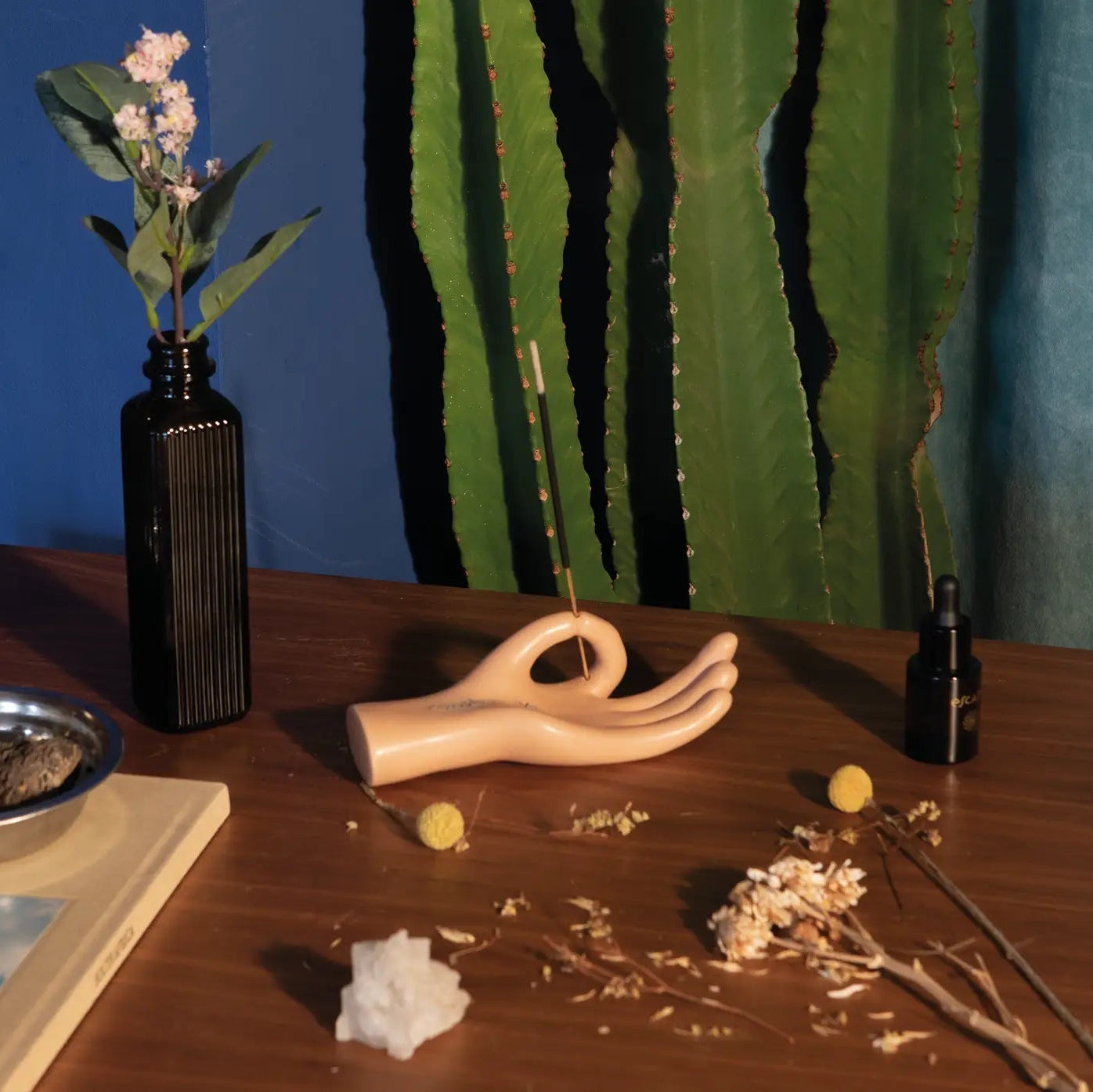 DOIY｜Om Meditation Hand 線香座 – VISION VAULT